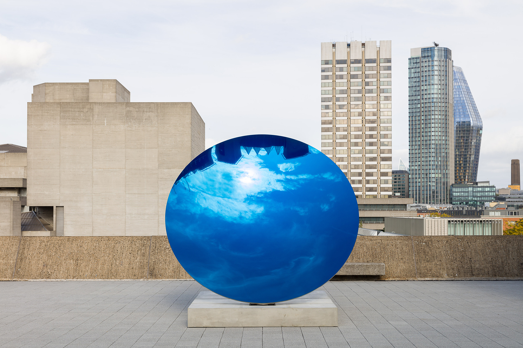 10 Things to Know about Anish Kapoor - Artsper Magazine